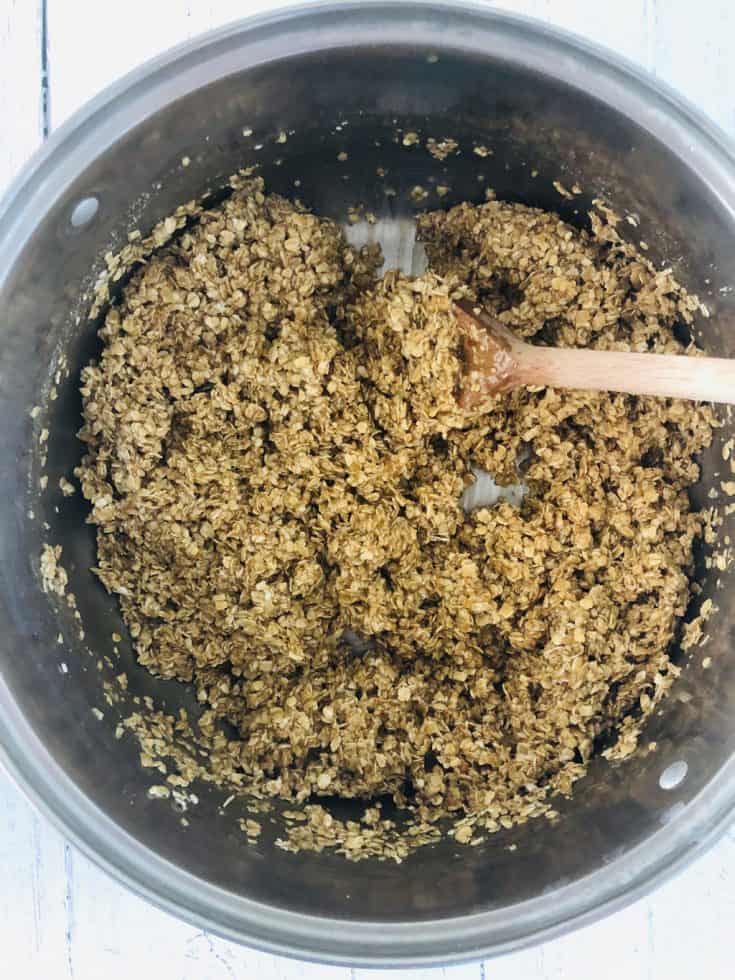 How To Make Flapjacks {An EASY Flapjack Recipe!} - Liana's Kitchen