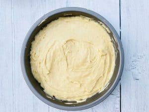 How To Make A Victoria Sponge Cake In Easy Steps - Liana's Kitchen