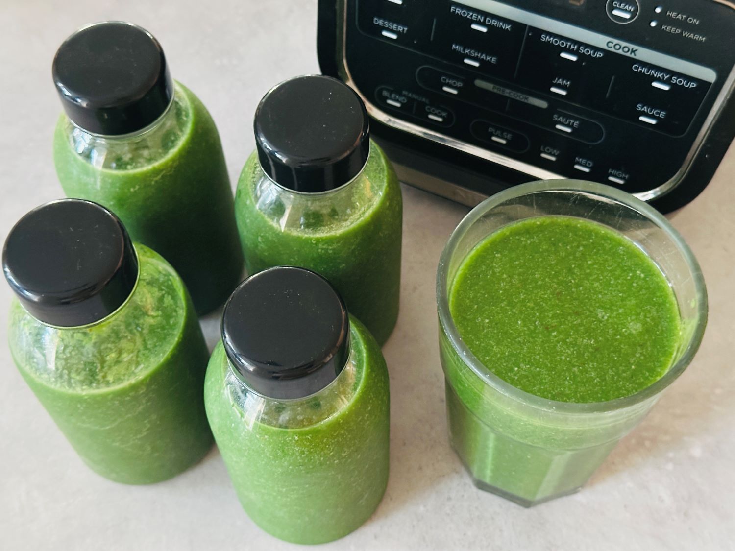 My Favourite Daily Green Smoothie - Liana's Kitchen
