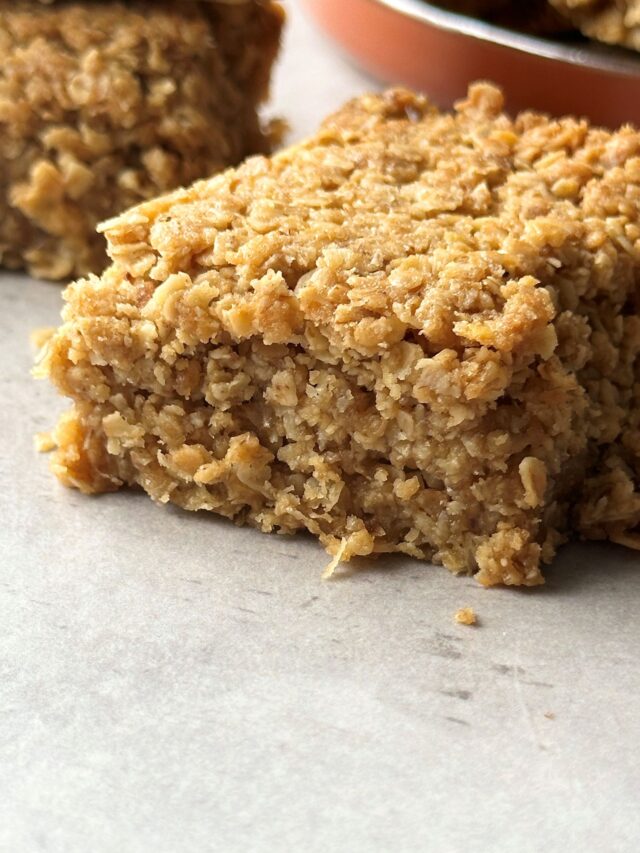 How To Make Flapjacks {An EASY Flapjack Recipe!} - Liana's Kitchen