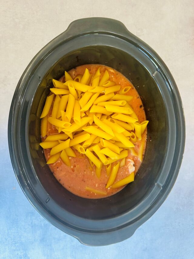 Effortlessly Delicious: One-Pot Slow Cooker Chicken Pasta That Melts in ...